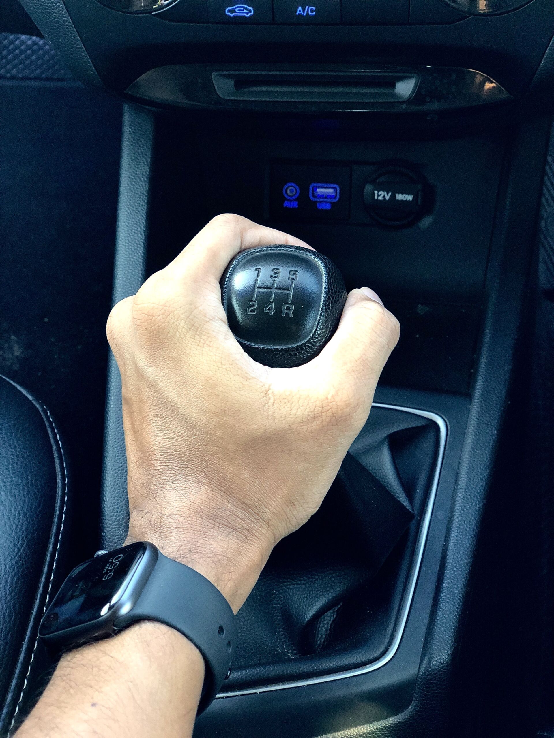 Menjač Neće da Ubaci u Brzinu? Evo Šta Treba da Znaš! | MD Auto